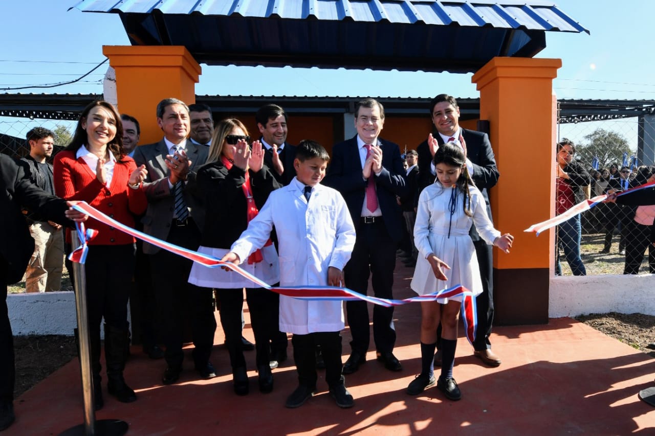 Educación y progreso en la provincia, el Gobernador Zamora inaugura escuela renovada en Buena ...