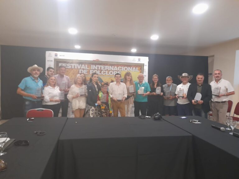 Finalizó con éxito el 18° Festival Internacional de Folklore Ashpa ...