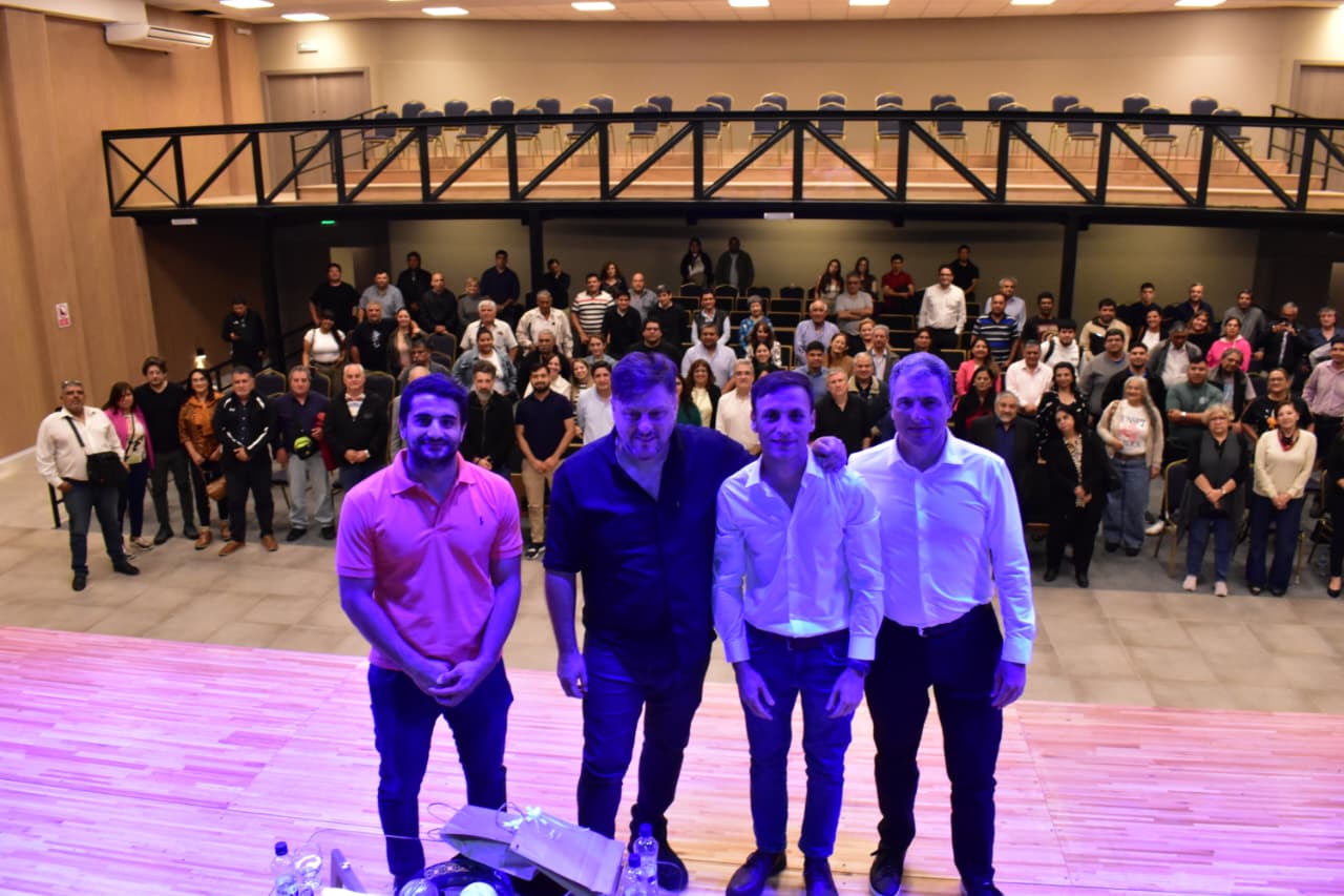 Leandro Santoro en Santiago del Estero: un conversatorio cargado de ...