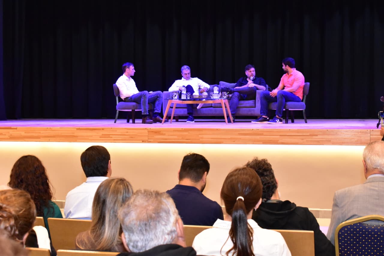 Leandro Santoro en Santiago del Estero: un conversatorio cargado de ...
